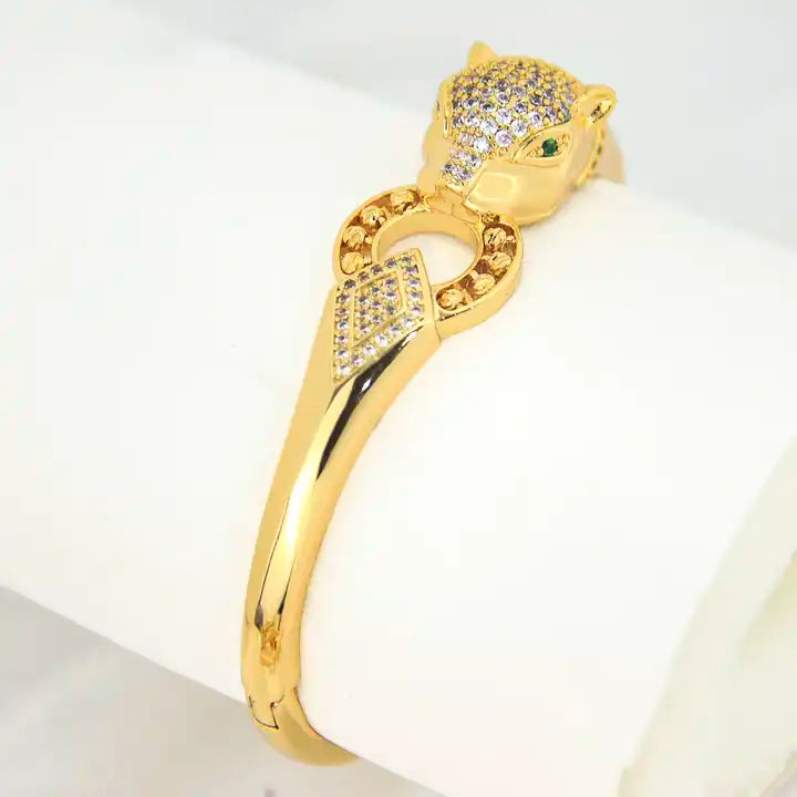 Amedly.™ Pantheress Bangle